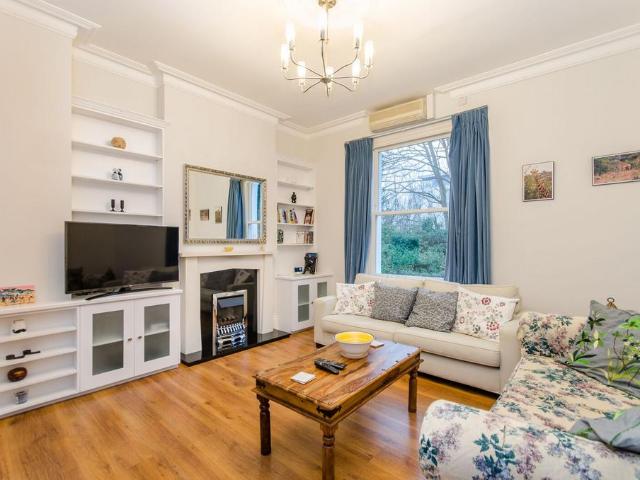 Leopold Road, Ealing Common, London, W5 2 bed maisonette to rent £3,500 pcm £808 pw