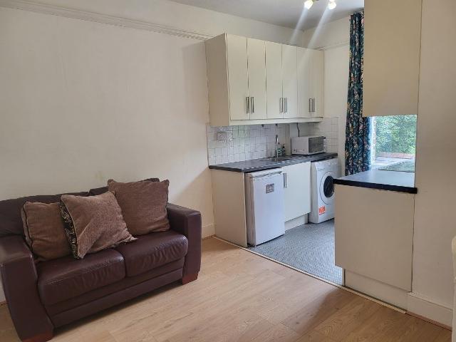 Leopold Road, Ealing W5, 1 bed flat to rent, £1,599 pcm | PrimeLocation