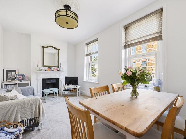 Leopold Road, London SW19, 3 bed flat to rent, £3,100 pcm | PrimeLocation