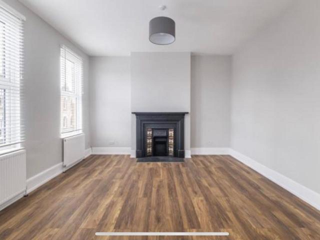 Leopold Road, London SW19, 2 bed flat to rent, £3,200 pcm | PrimeLocation