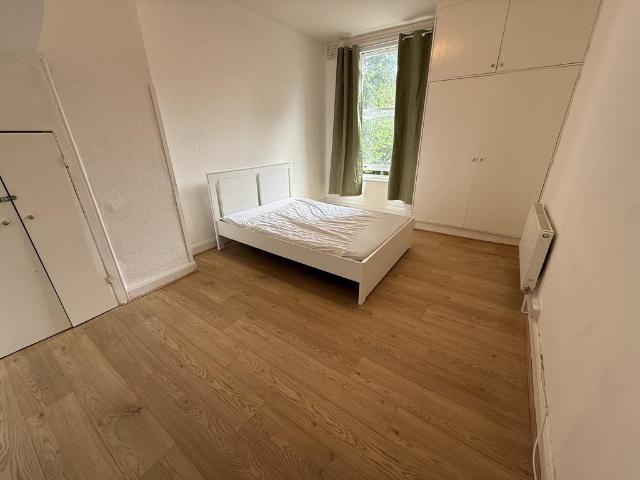 Leopold Road, London W5 1 bed flat to rent £1,599 pcm £369 pw