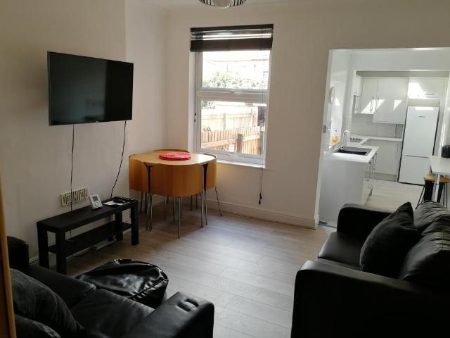 Leopold Street, Loughborough LE11, 2 bed shared accommodation to rent, £737 pcm | PrimeLocation