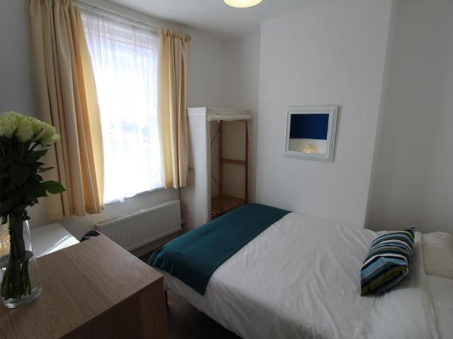 Leopold Street, Southsea PO4 4 bed terraced house to rent £2,270 pcm £524 pw