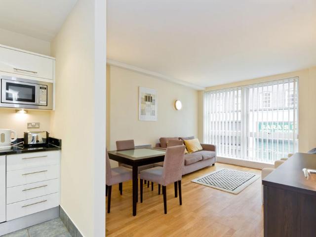 Leather Lane, London EC1N 2 bed flat to rent £2,850 pcm £658 pw