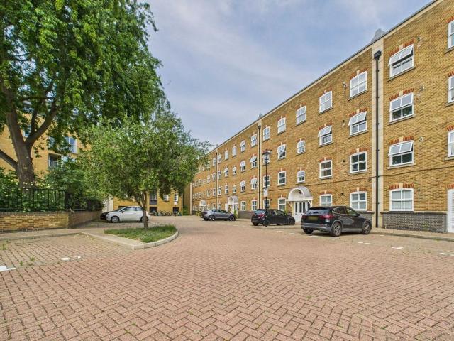 Leathermarket Court, London SE1, 3 bed flat to rent, £3,298 pcm | PrimeLocation