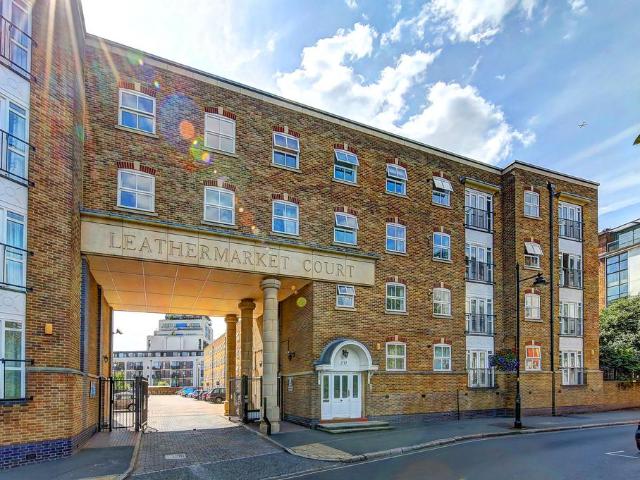 Leathermarket Court, London SE1 3 bed flat to rent £3,555 pcm £820 pw