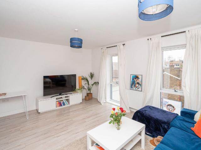 Leavesden Lodge, Watford WD24, 1 bed flat to rent, £1,450 pcm | PrimeLocation