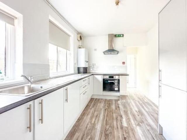 Leavesden Road, Watford, WD24