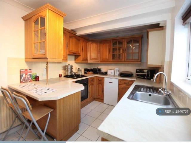 Leavesden Road, Watford, WD24 2 bed flat to rent £1,550 pcm £358 pw