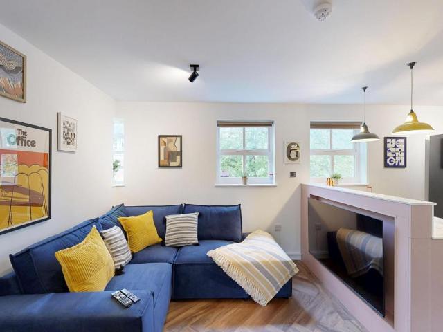 Leazes Parade Holland Drive. 5 bed flat to rent £3,293 pcm £760 pw
