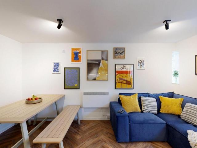 Leazes Parade Holland Drive. 5 bed flat to rent £3,293 pcm £760 pw