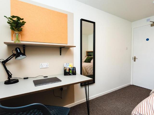 Leazes Parade Holland Drive. 5 bed flat to rent £3,293 pcm £760 pw