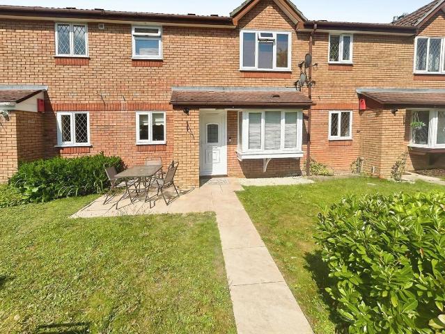 Lea Court, Farnham, Surrey GU9, 2 bed maisonette to rent, £1,500 pcm | PrimeLocation