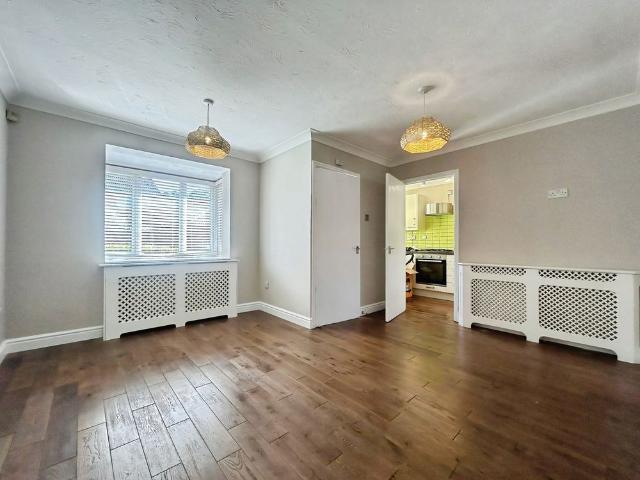 Lea Court, Farnham, Surrey, GU9 9TB