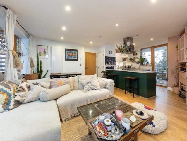 Lea Bridge Road, London E5, 2 bed flat to rent, £2,950 pcm | PrimeLocation