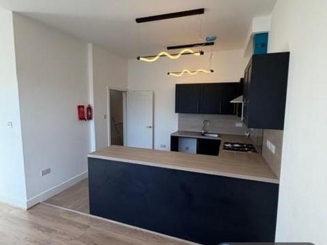 Lea Bridge Road, London, E10 3 bed flat to rent £2,350 pcm £542 pw