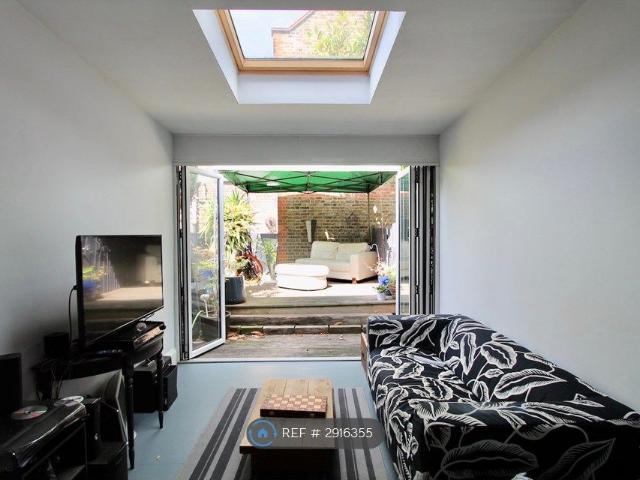 Lea Bridge Road, London E10, 3 bed maisonette to rent, £2,250 pcm | PrimeLocation