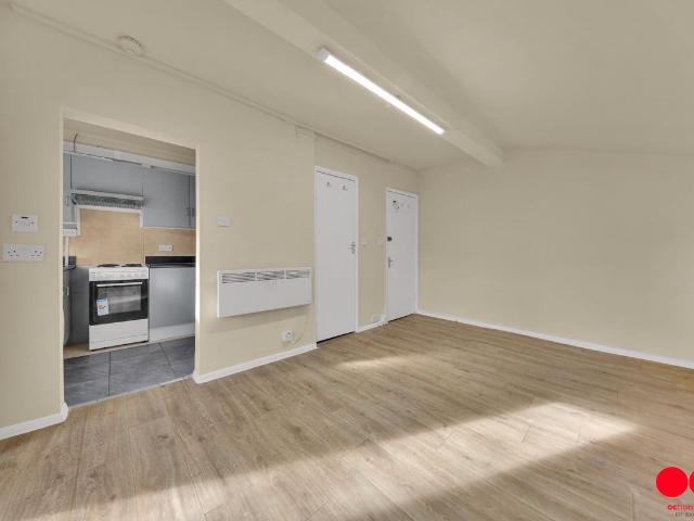 Lea Bridge Road, Leyton E10, Studio to rent, £1,350 pcm | PrimeLocation