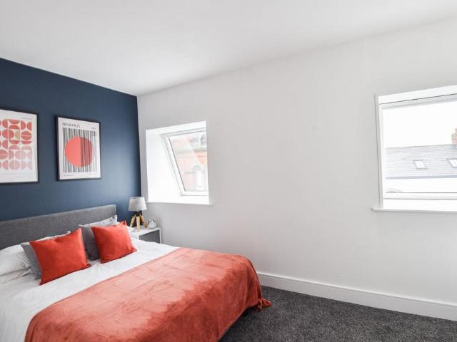 Lea House, Old Middlewich Road. 2 bed flat to rent £995 pcm £230 pw