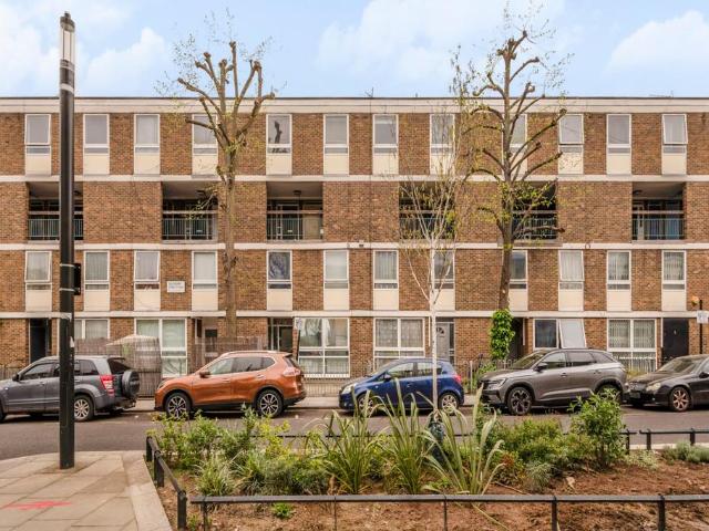 Lea House, Salisbury Street, London 3 bed flat to rent £3,683 pcm £850 pw