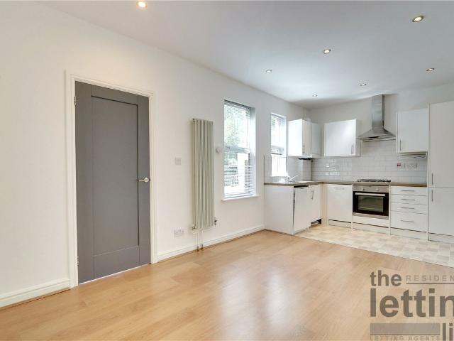 Lea Road, Enfield EN2, 2 bed flat to rent, £1,575 pcm | PrimeLocation