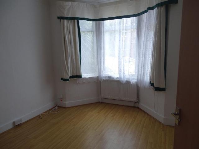 Lea Road, Southall 4 bed terraced house to rent £2,600 pcm £600 pw
