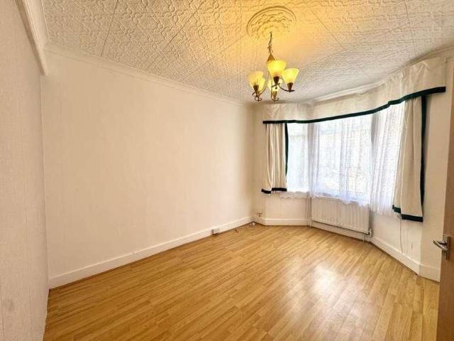 Lea Road, Southall, UB2