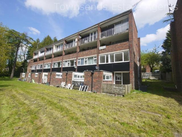 Leaf Close, Northwood HA6 3 bed maisonette to rent £1,750 pcm £404 pw