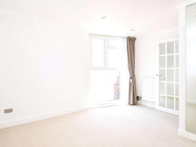 Leaf Close, Northwood, HA6