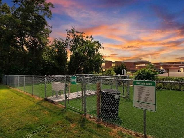 Leaf Hollow Apartments & Townhomes 1 Bedroom Apartment for Rent at 1760 Campbell Rd, Houston, TX 77080 Spring Branch Central