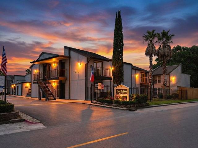 Leaf Hollow Apartments & Townhomes 2 Bedroom Apartment for Rent at 1760 Campbell Rd, Houston, TX 77080 Spring Branch Central