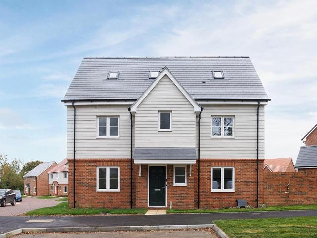 Leaf Living at Albany Park, Church. 5 bed detached house to rent £2,925 pcm £675 pw