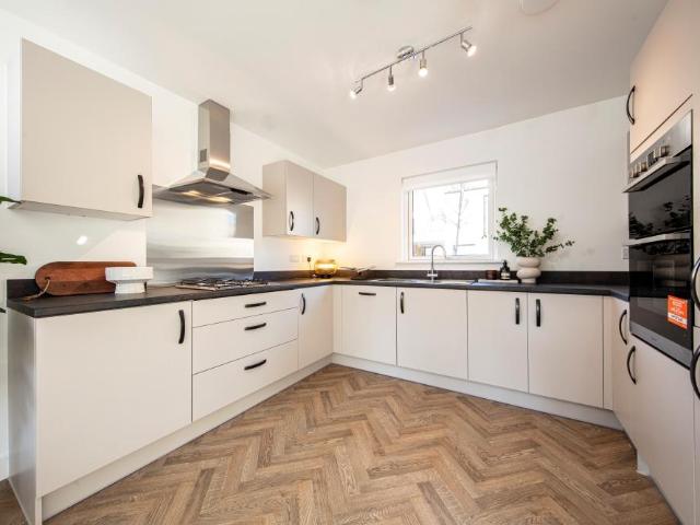 Leaf Living at Beckley Place, Oxford. 4 bed end of terrace house to rent £2,975 pcm £687 pw
