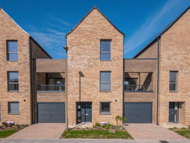 Leaf Living at Beckley Place, Oxford. 3 bed terraced house to rent £2,800 pcm £646 pw