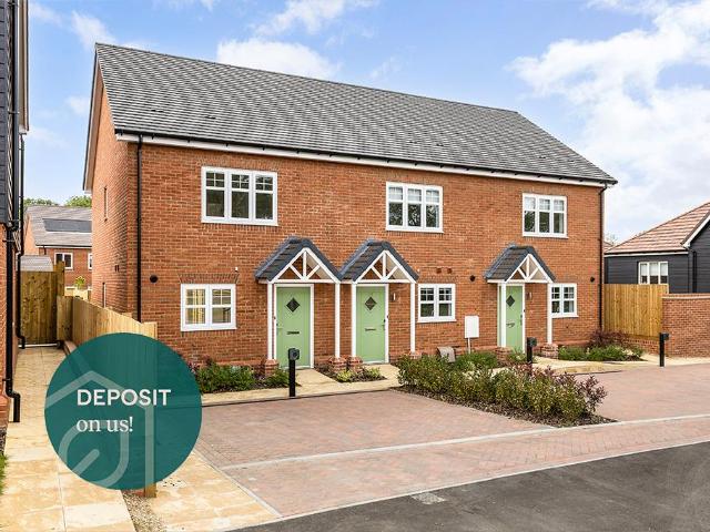 Leaf Living at Emmer Green Drive. 2 bed end of terrace house to rent £1,885 pcm £435 pw