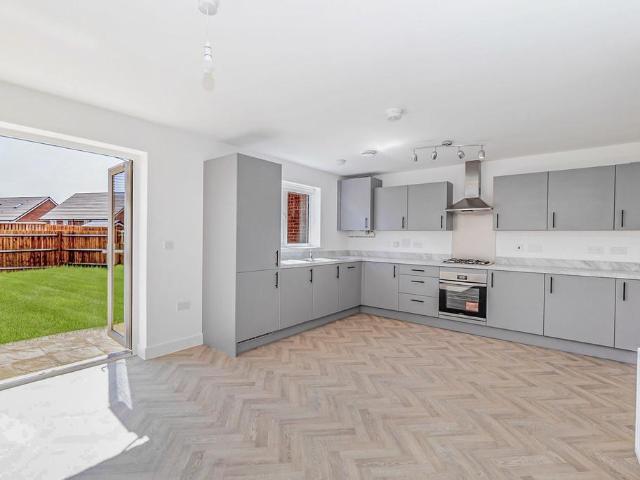 Leaf Living at Summerhill Gardens. 4 bed detached house to rent £1,825 pcm £421 pw