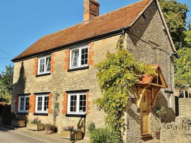 Leafield Road, Crawley, 3 Bedroom Cottage