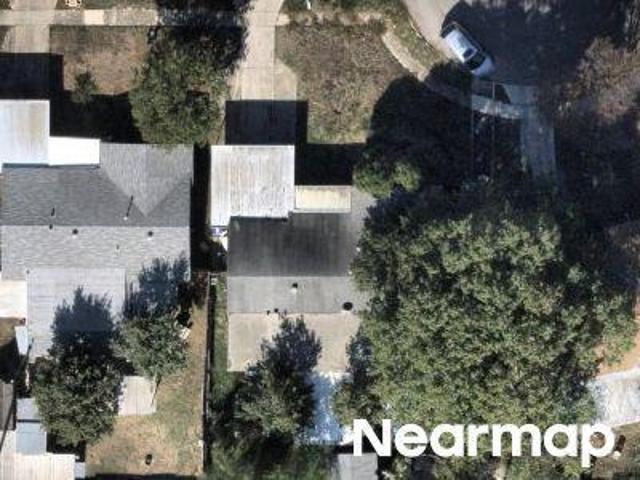Leafwood Dr