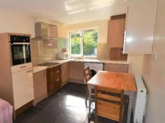 Leahurst Crescent, Metchley, B17 0NQ, United Kingdom | Room for rent #138930415 | Rentberry