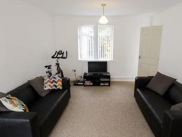Leahurst Crescent, Metchley, B17 0NQ, United Kingdom | 4 bed house for rent #166317655 | Rentberry