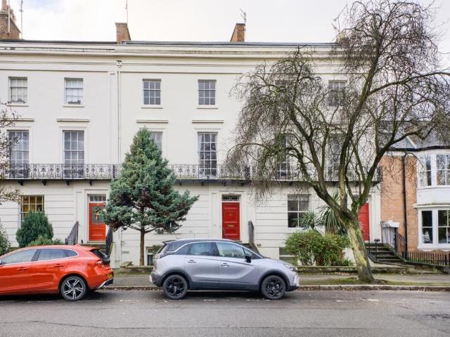 Leam Terrace, Leamington Spa, CV31 1 bed flat to rent £1,195 pcm £276 pw