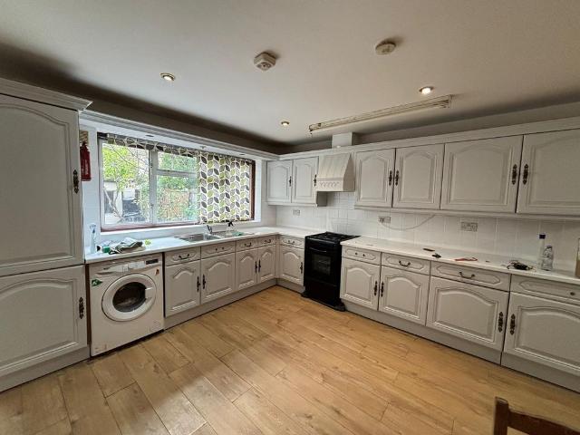 Leamington Gardens Ilford IG3 9TX 4 bed terraced house to rent £2,750 pcm £635 pw