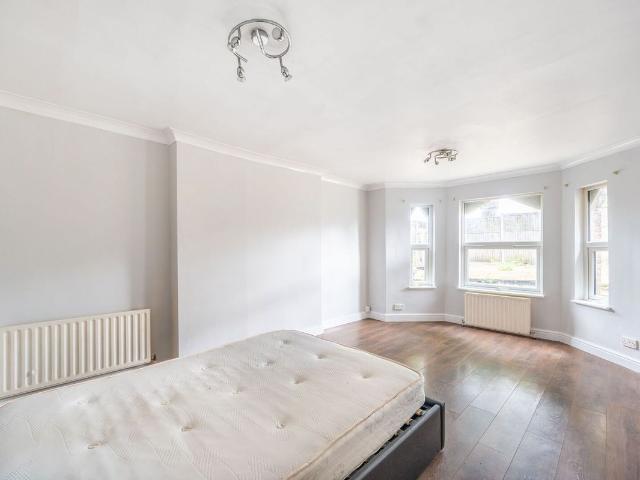 Leamington Park W3, North Acton, London, Studio to rent, £1,600 pcm | PrimeLocation