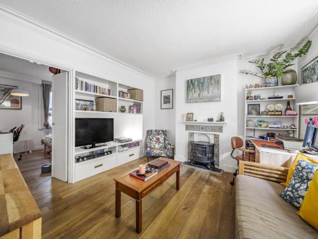 Leamore Street, London, W6 1 bed flat to rent £2,000 pcm £462 pw