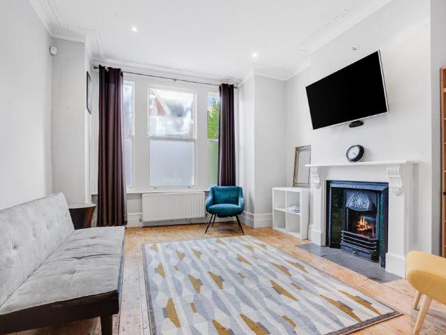 Leander Road, London SW2 2 bed ground floor flat to rent £2,325 pcm £537 pw