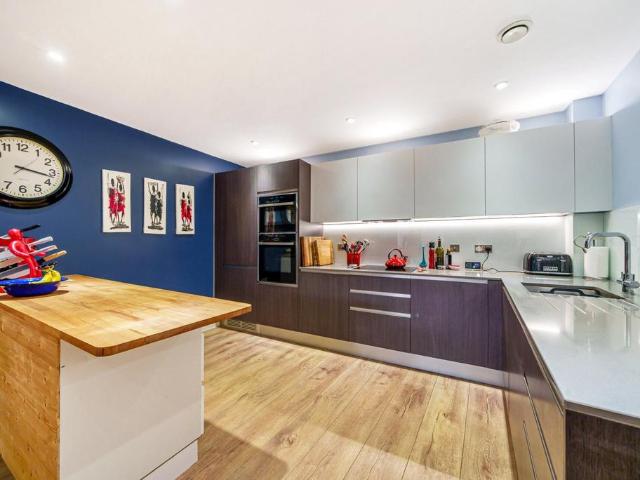 Leapale Lane, Guildford, GU1 2 bed apartment to rent £2,250 pcm £519 pw
