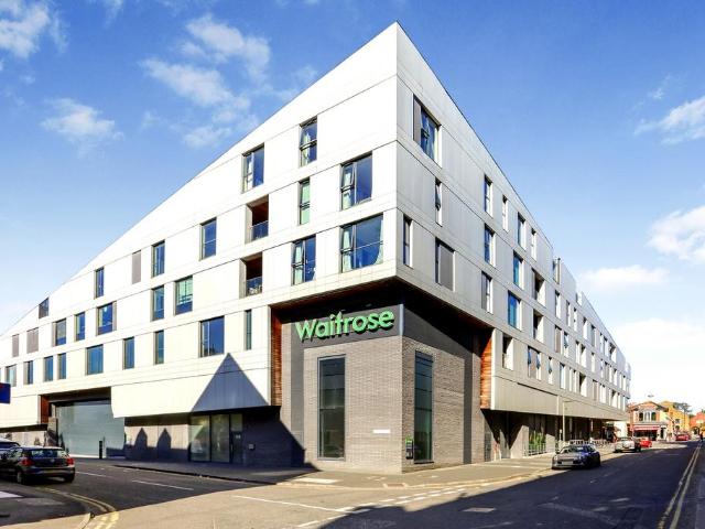 Leapale Lane, Guildford GU1 2 bed flat to rent £2,200 pcm £508 pw