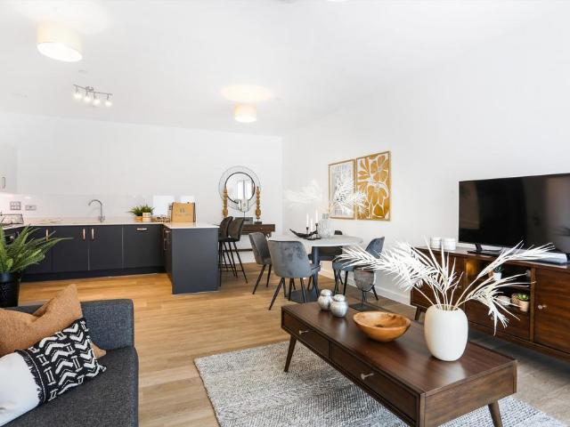 Leaping Birds Rise, Walton on Thames. 1 bed flat to rent £2,098 pcm £484 pw