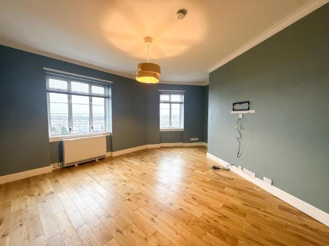 Learmonth Court, Comely Bank. 2 bed flat to rent £1,425 pcm £329 pw