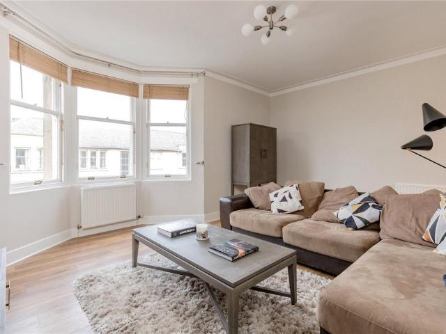 Learmonth Park, Edinburgh. 3 bed apartment to rent £1,800 pcm £415 pw